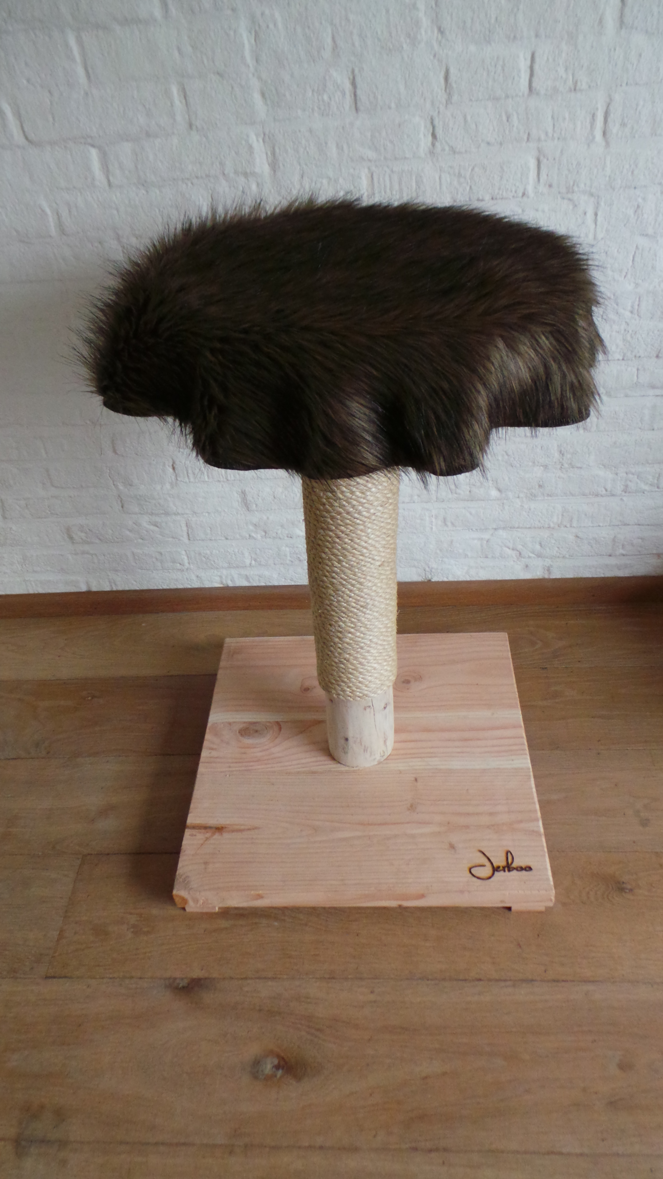Unieke houten natuurlijke design krabpalen | Bokt.nl