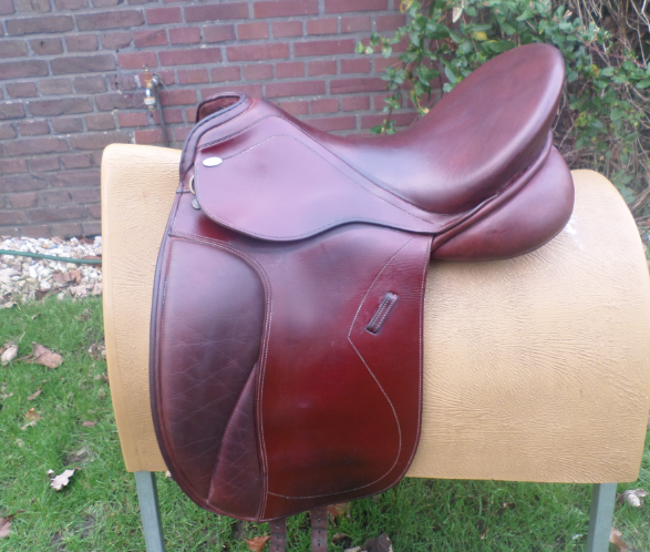 Bruin Kentaur Elektra dressuurzadel 17'5 inch | Bokt.nl