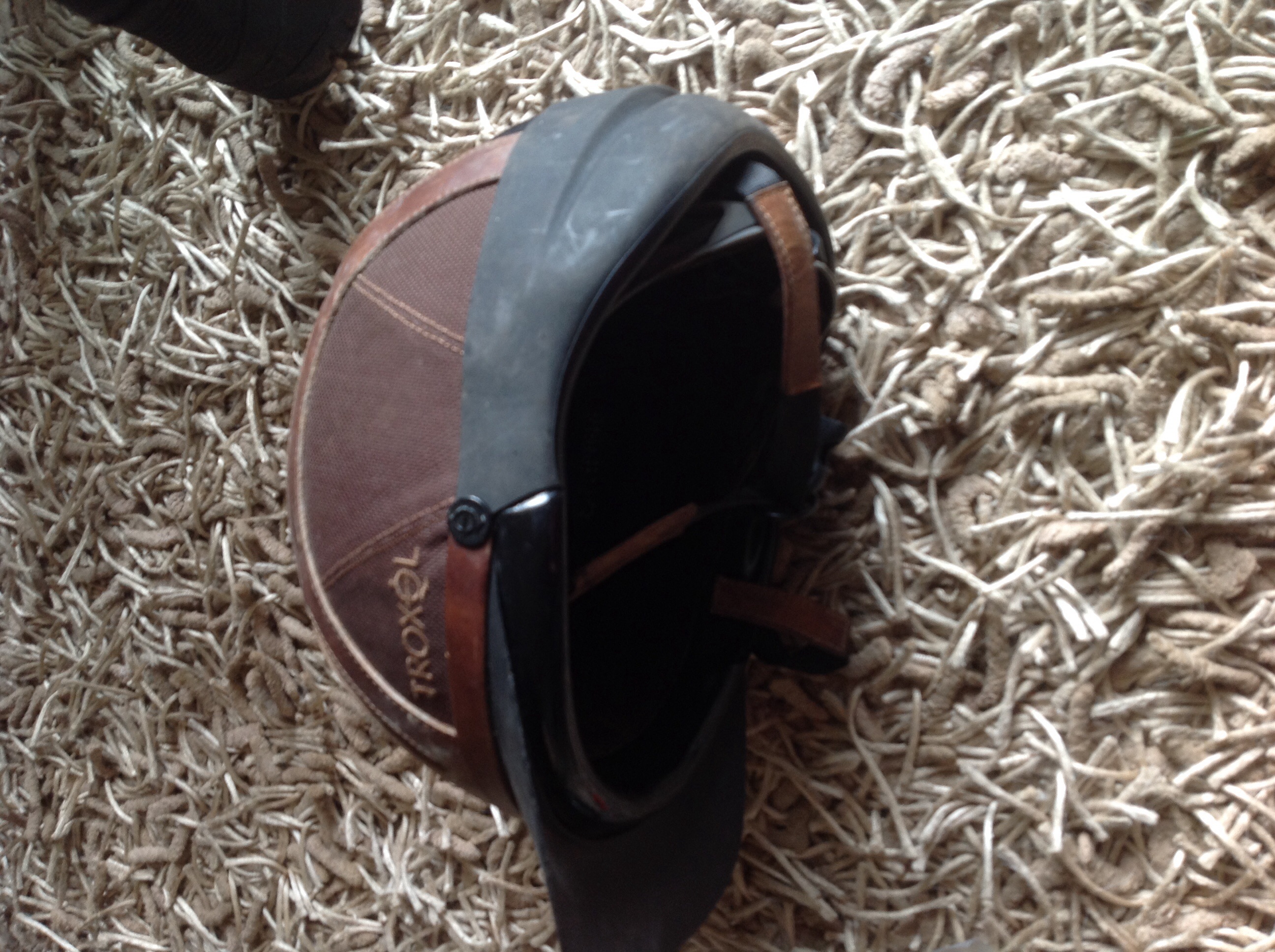 Troxel cap medium bruin | Bokt.nl