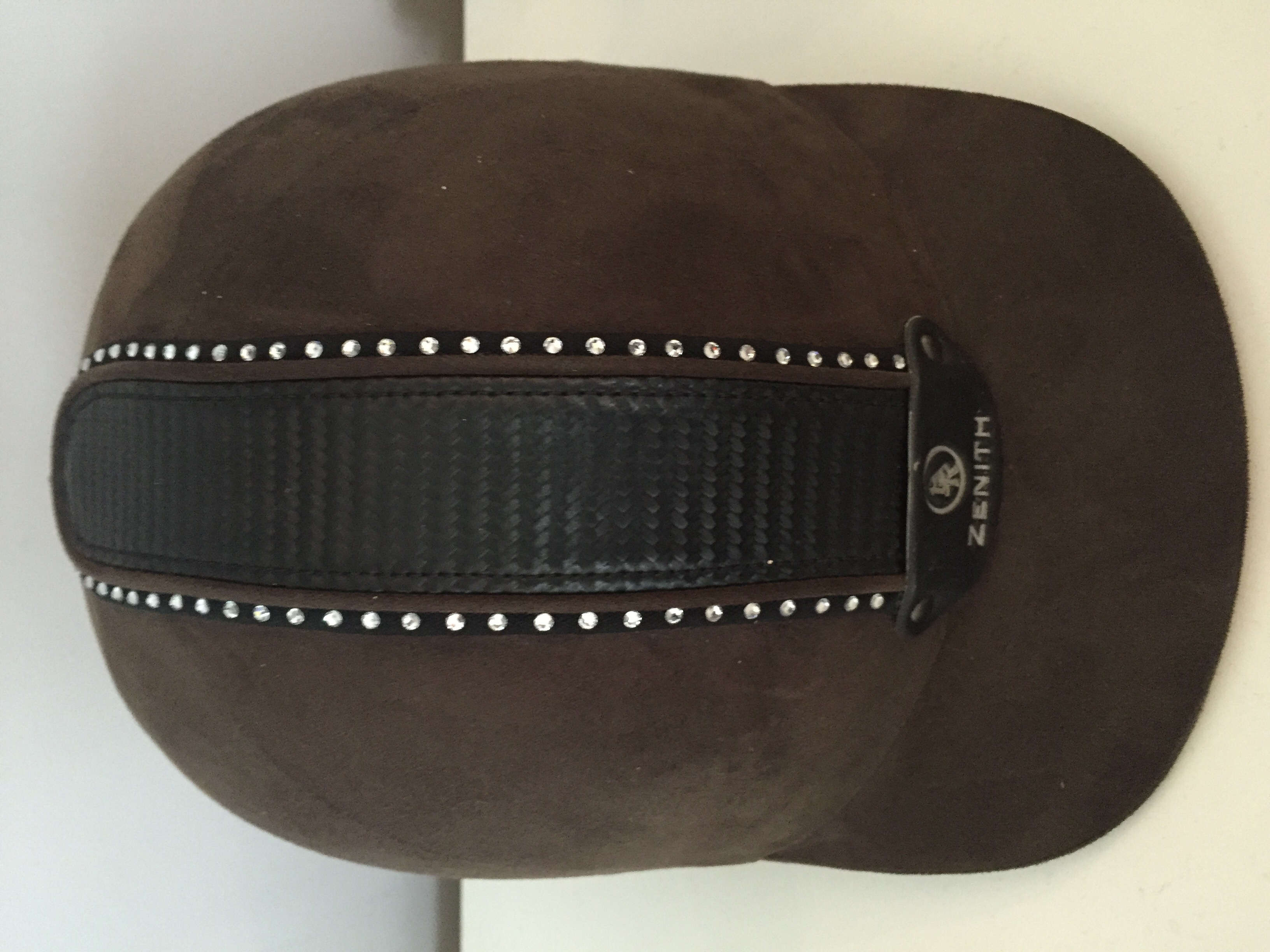 Bruine cap met van Zenith maat 54. Zo goed als nieuw. | Bokt.nl