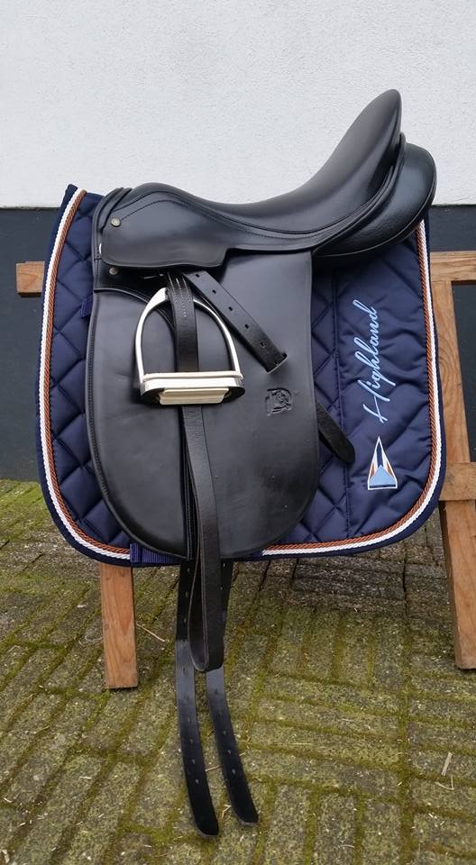 Z.g.a.n Daaleman Dressuur zadel 17,5 inch wijde boom | Bokt.nl