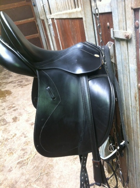 Dressuurzadel zwart Kentaur Elektra 17 1/2 inch medium boom | Bokt.nl