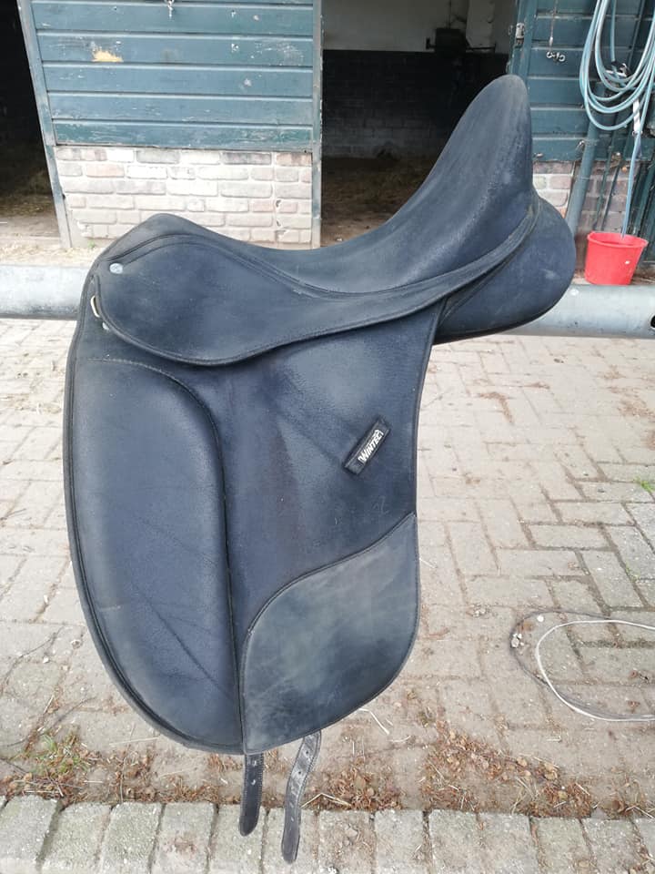Wintec Isabella Werth dressuurzadel, 17,5 inch | Bokt.nl