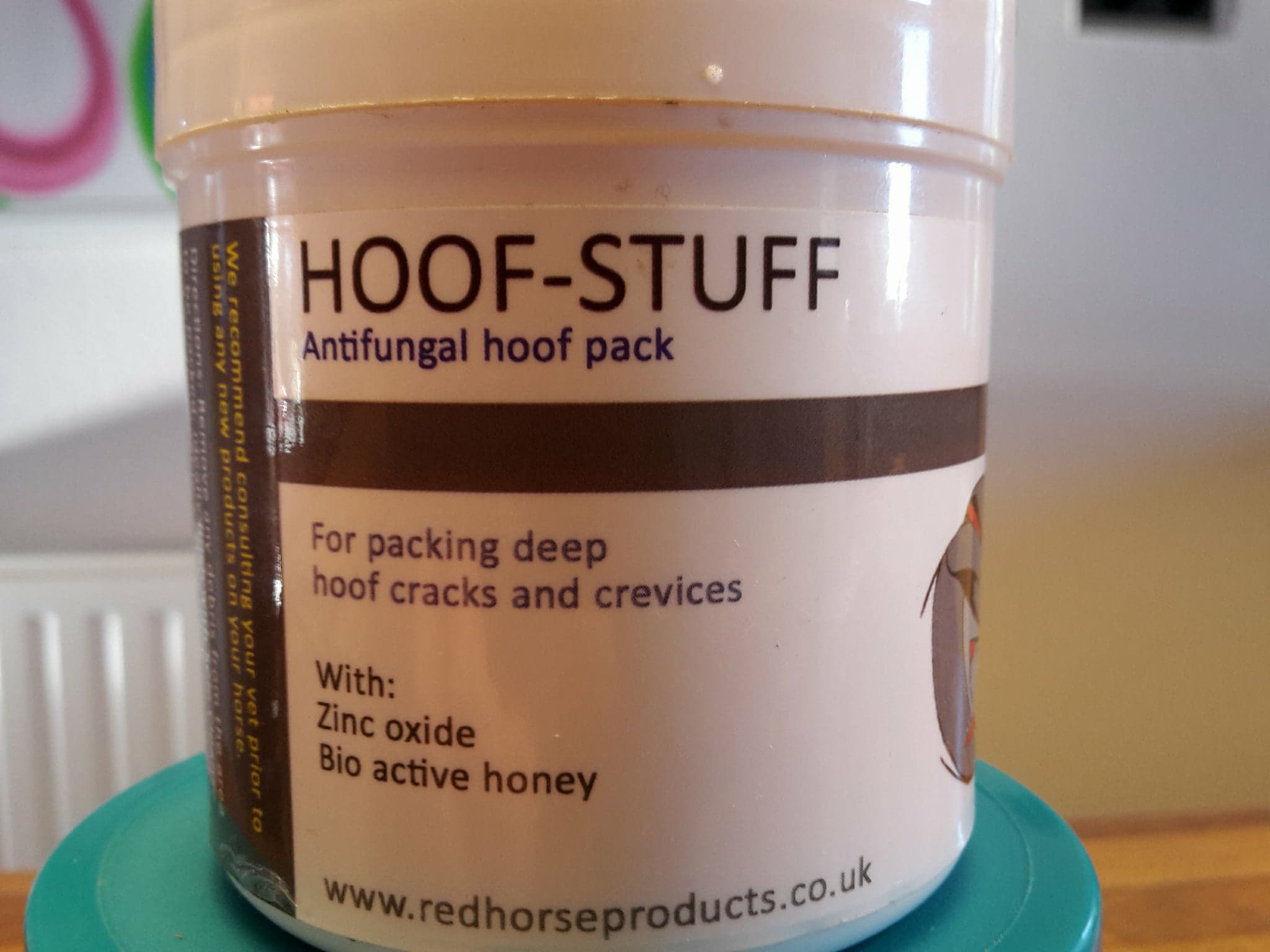 Hoof Stuff 190 ml. voor rotstraal WLD hoefzweer gaten | Bokt.nl