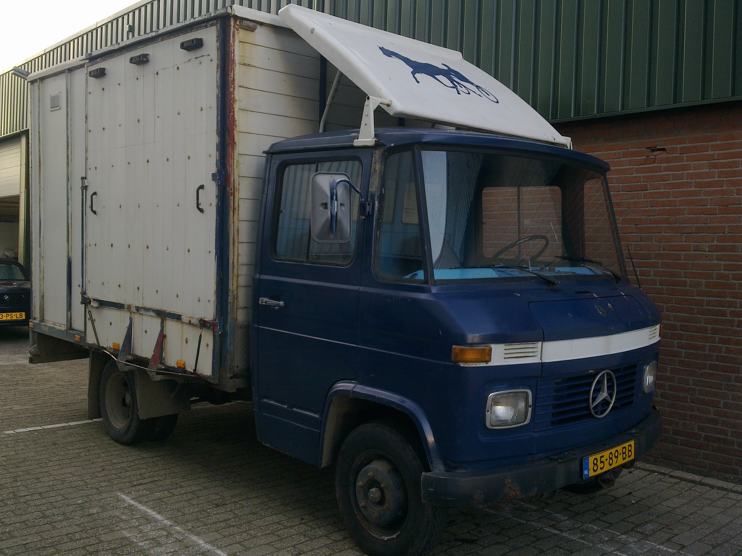 Paardenvrachtwagen B rijbewijs, Mercedes Benz 406 d | Bokt.nl