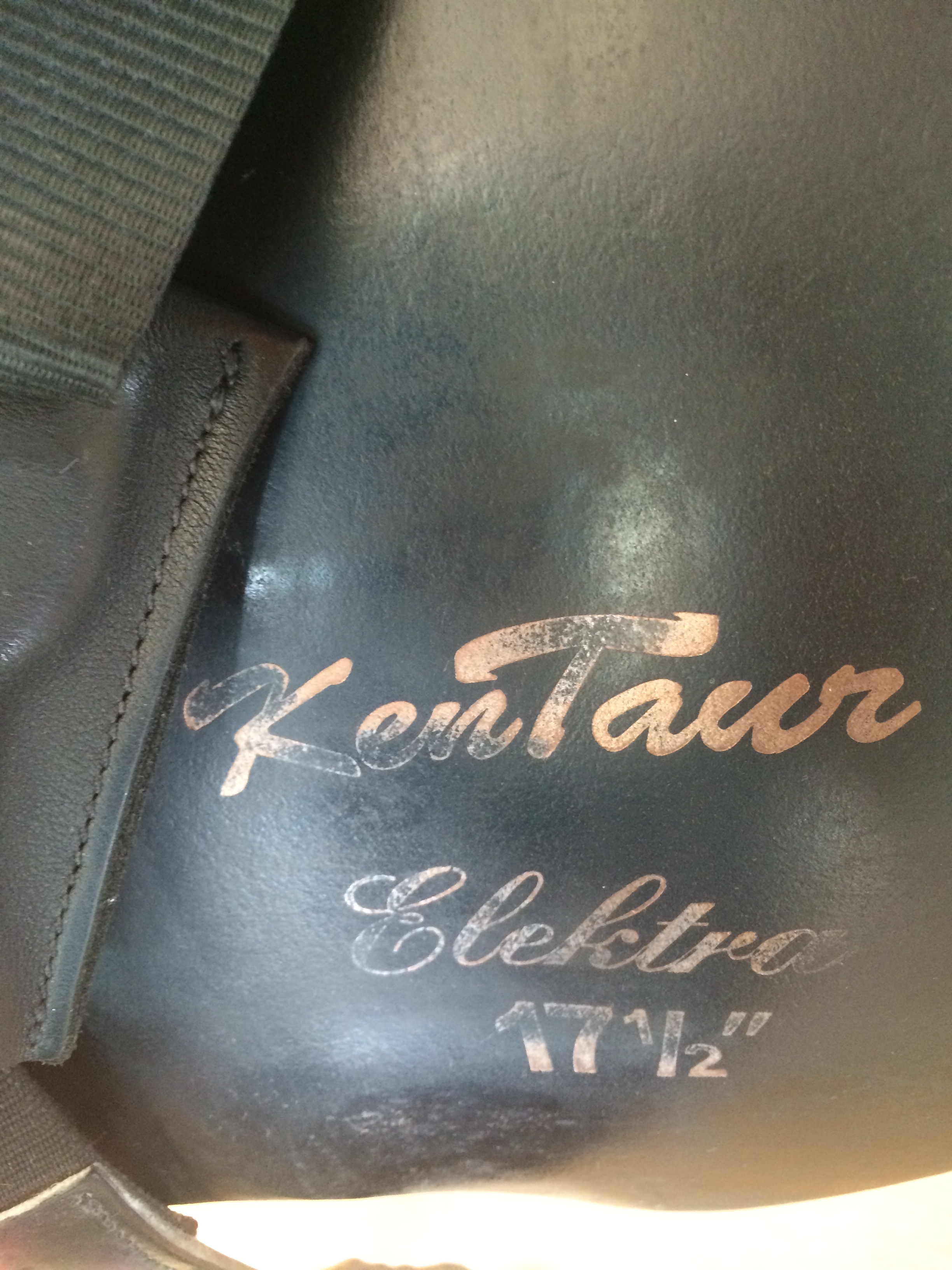 Dressuur zadel Kentaur Elektra 17,5 inch | Bokt.nl