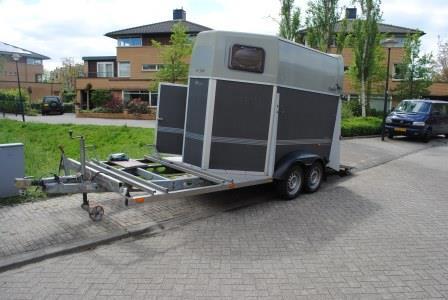 Humbaur rapid 2 paards trailer met koetsenframe | Bokt.nl