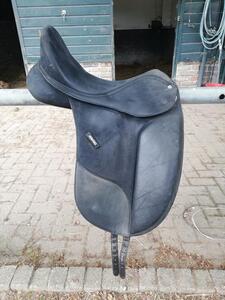 Wintec Isabella Werth dressuurzadel, 17,5 inch | Bokt.nl