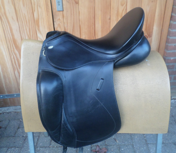 Kentaur Elektra dressuurzadel 18 inch | Bokt.nl